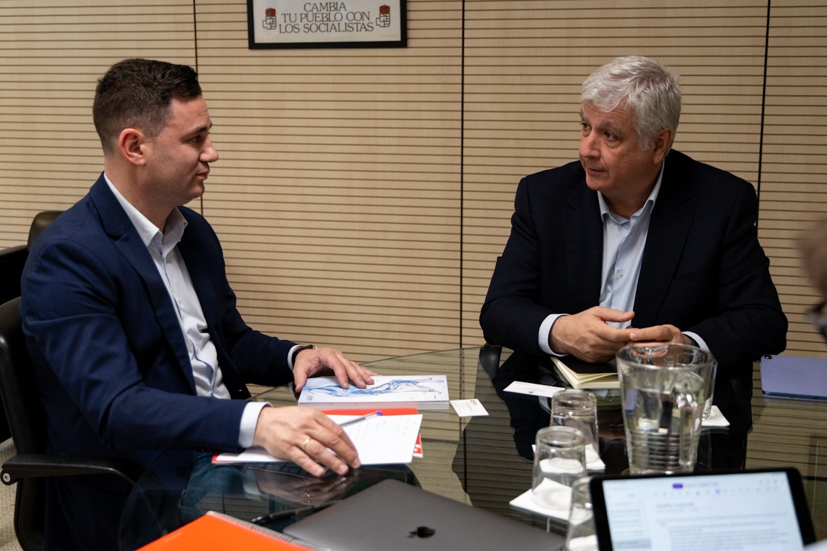 Reunión entre PSOE y la Federación Española de Centros Tecnológicos ...